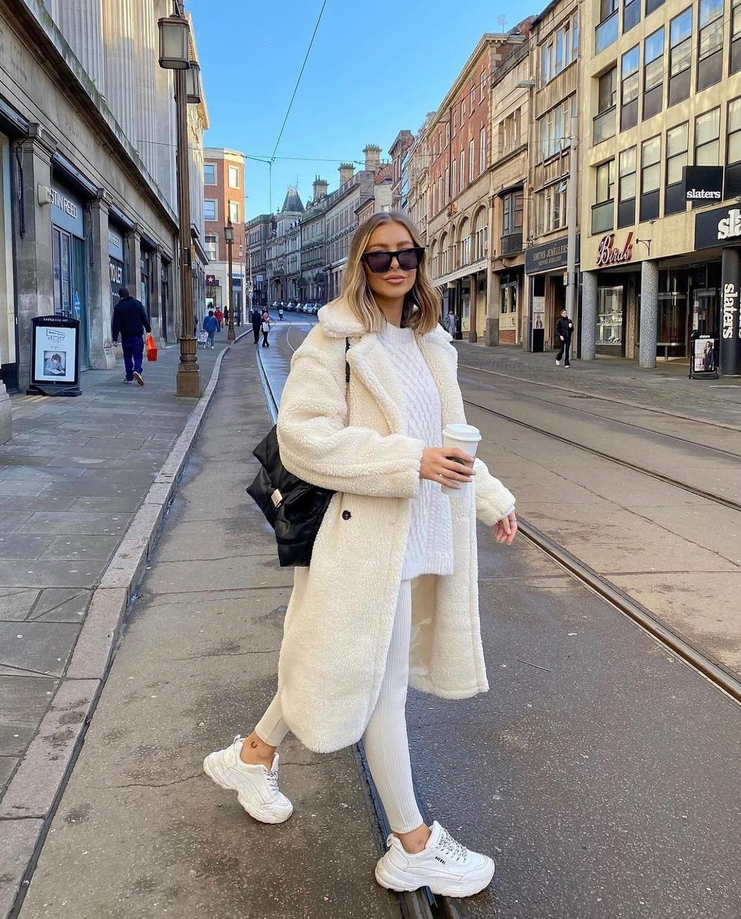 25 All-White Outfit Ideas for Trendy Stylish Look – MorningKo