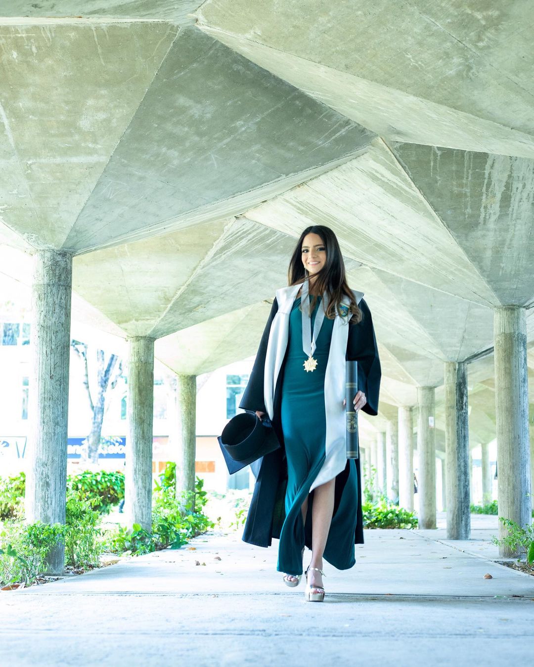 30 Cutest College Graduation Outfits To Try Out That Make You Look So ...