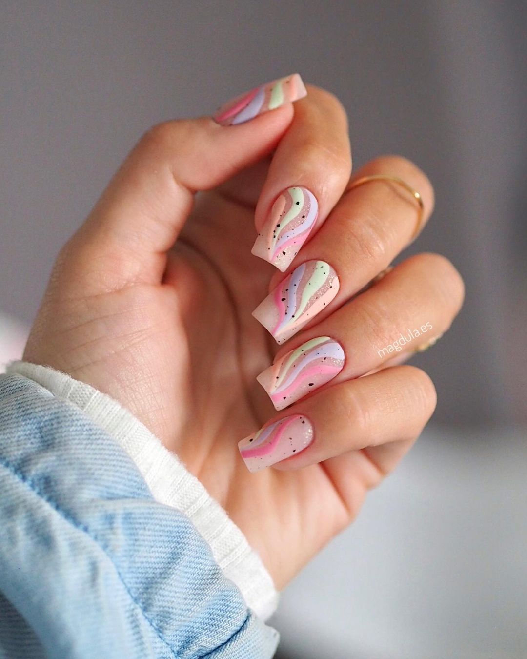 35 Wavy Swirl Nail Designs That Match Any Season – MorningKo