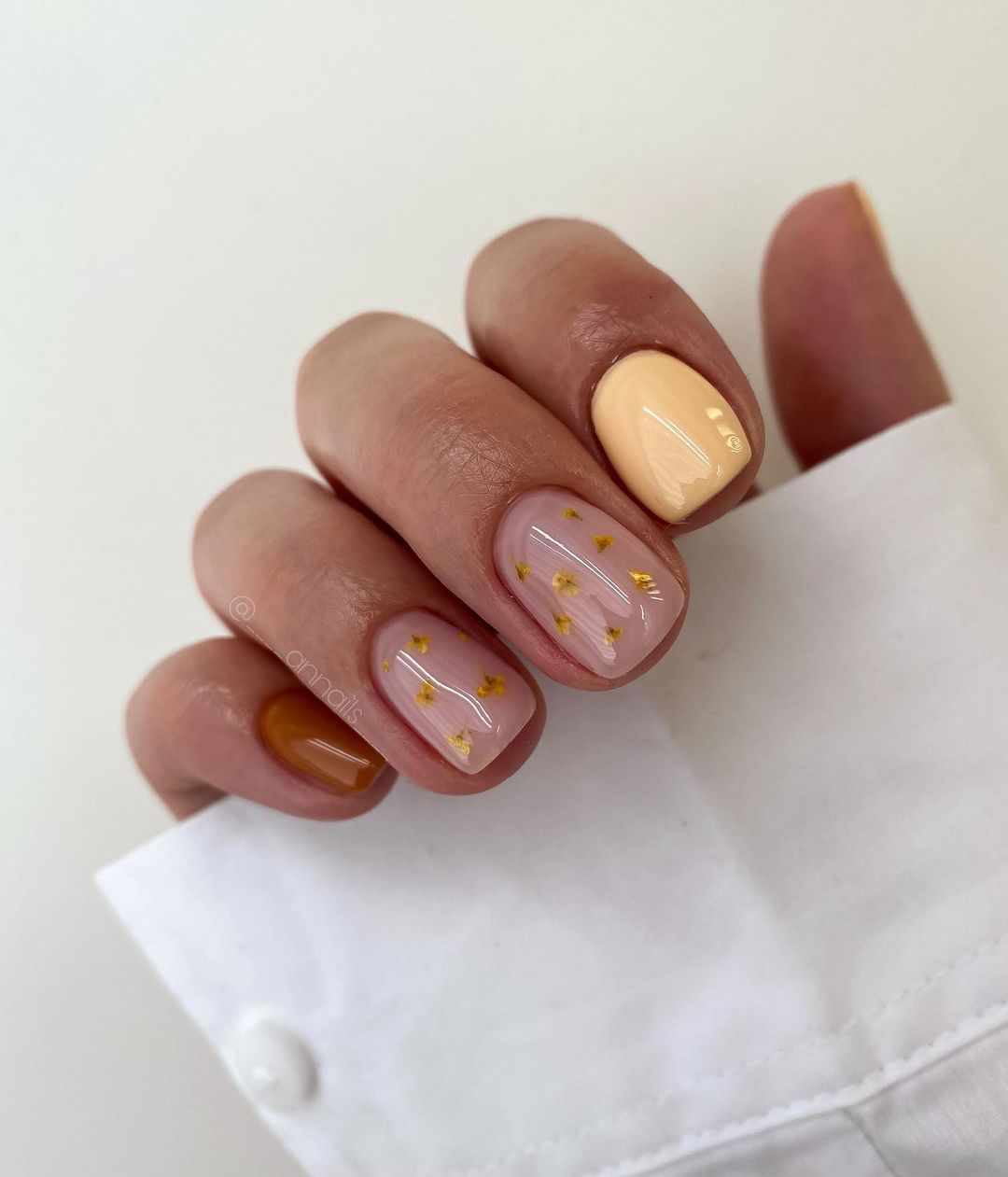24 Yellow Nail Designs For Fun Vibrant Manicures – MorningKo