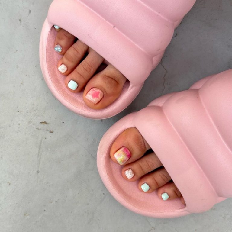 30 CuteSummer Toenail Designs For a Summer Look – MorningKo