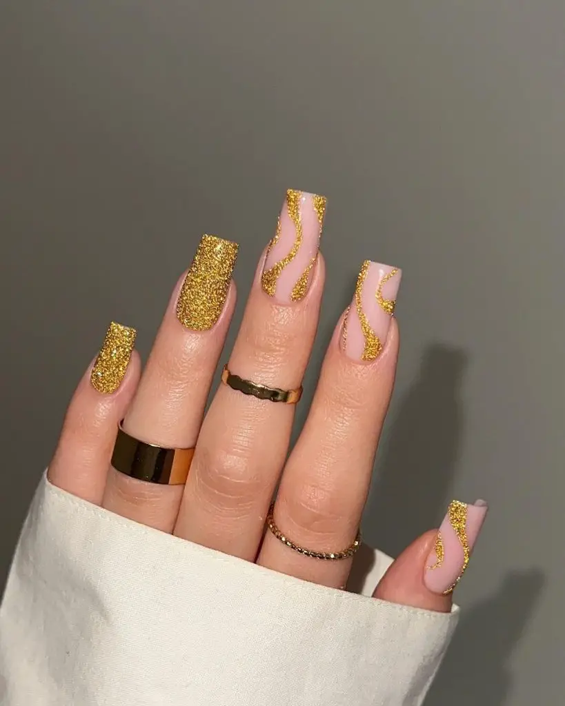 47 Simple Gold Nail Designs For Elegant Minimal Look – MorningKo