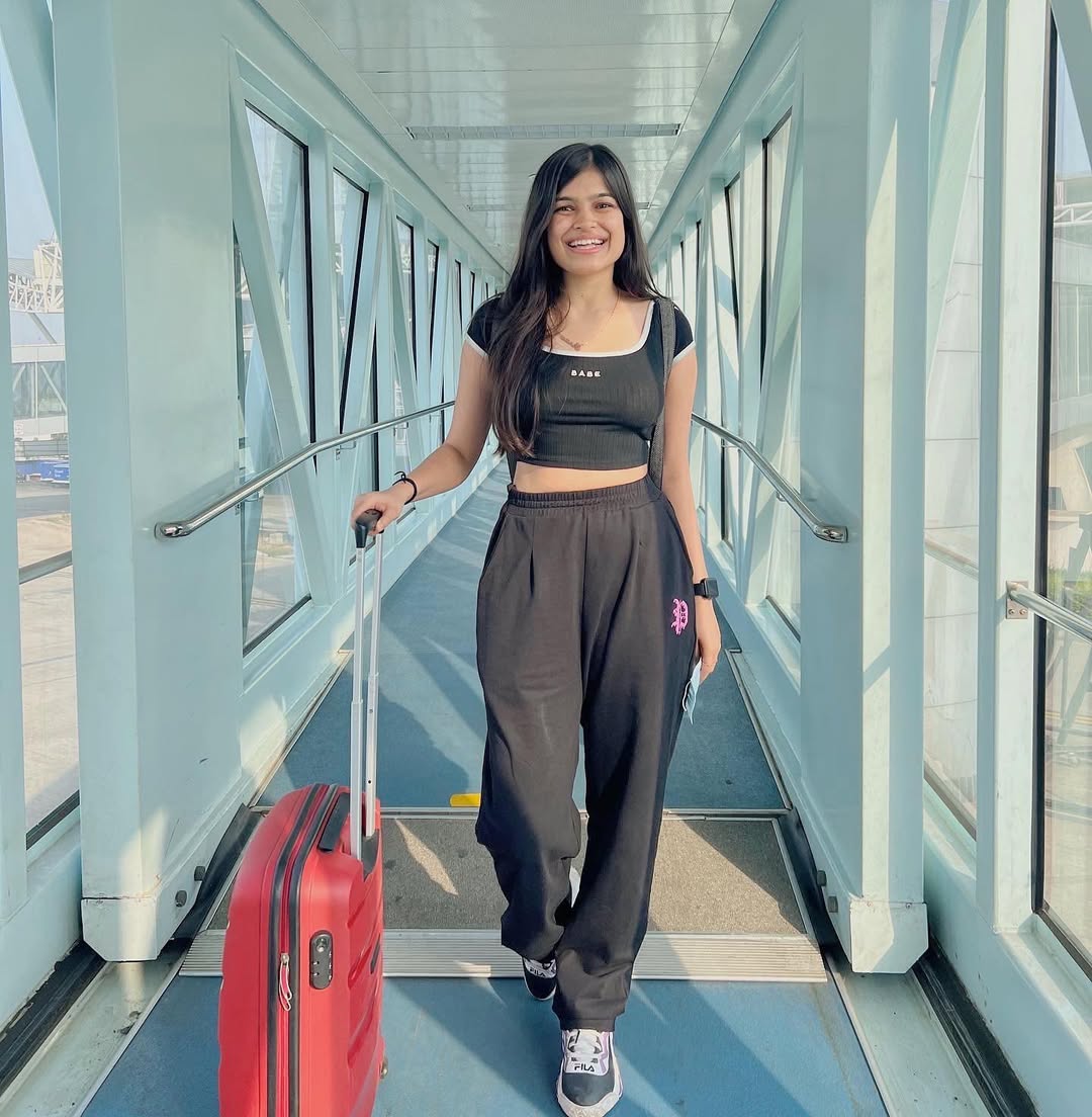 Trendy Airport Outfit Ideas – MorningKo