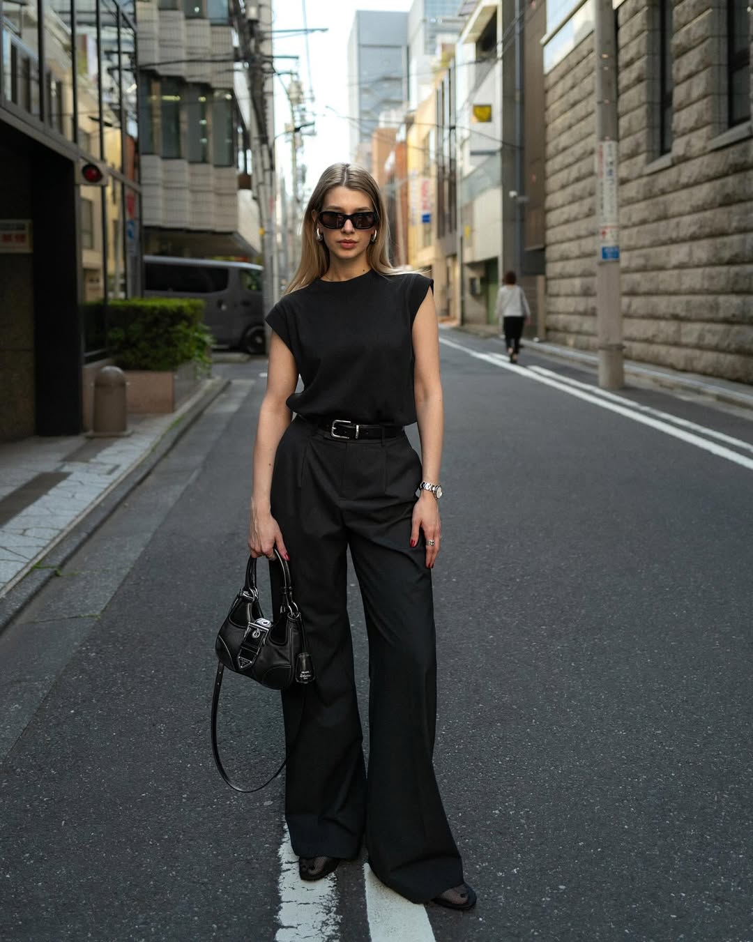 28 Classic All Black Outfit Ideas To Wear This Fall – MorningKo
